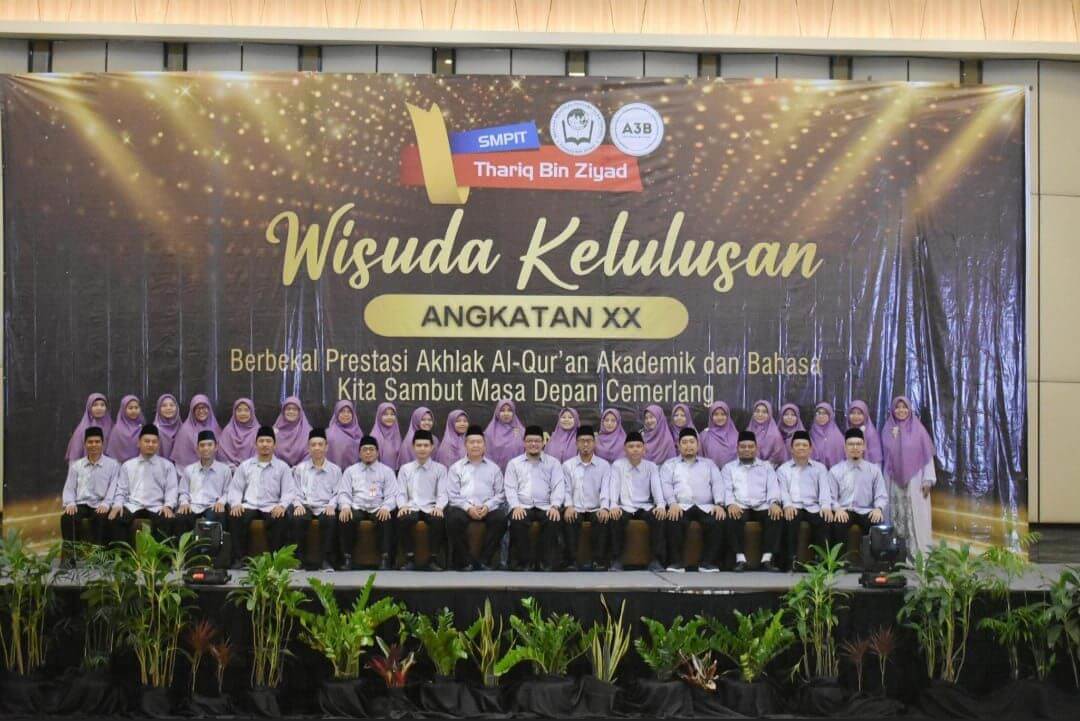 Wisuda Kelulusan SMPIT TBZ 2023 : 186 Peserta Didik Kelas 9 Berhasil Lulus 100 Persen - Thariq ...